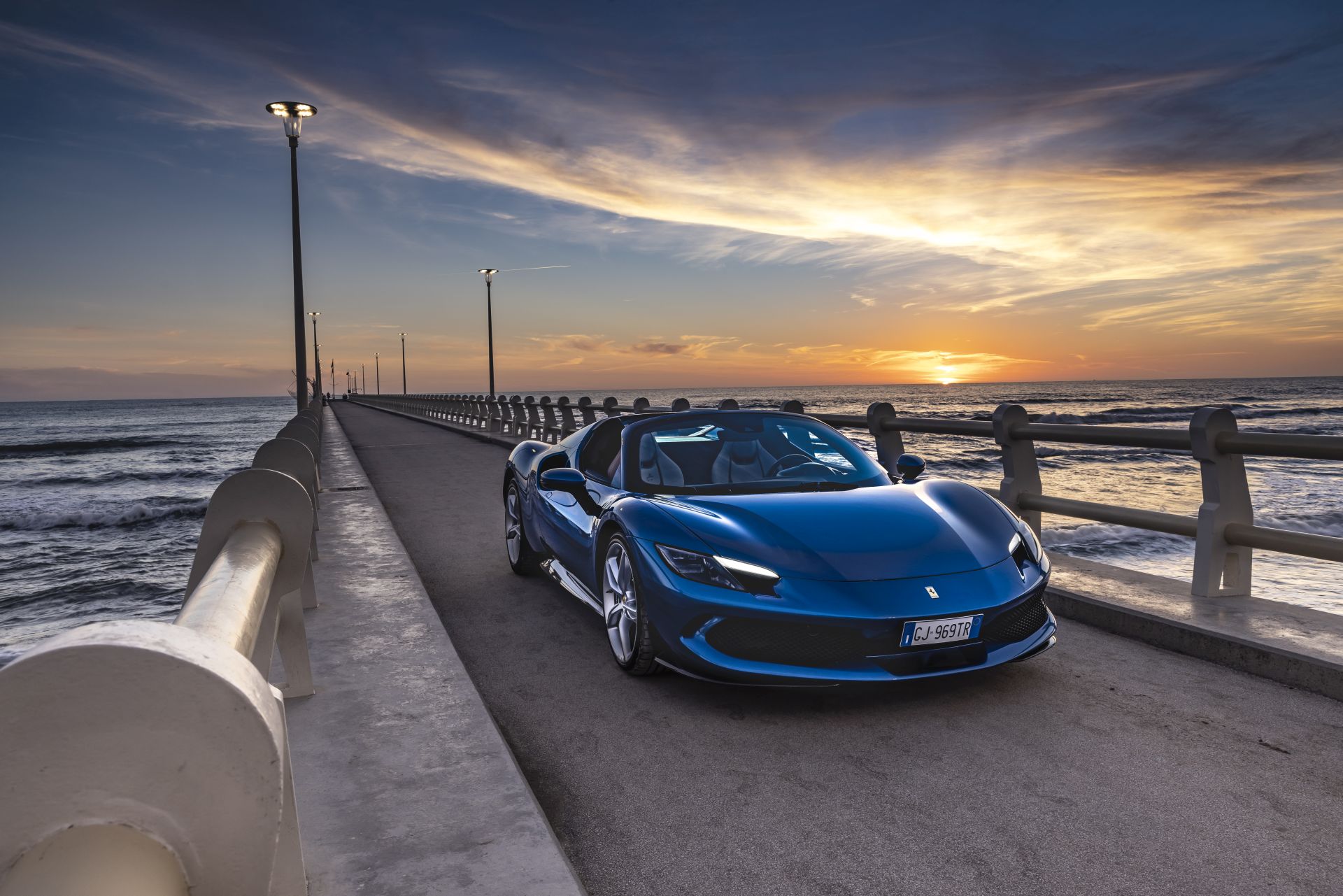 La Ferrari 296 GTS la berlinetta sportiva che dà emozioni a cielo ...